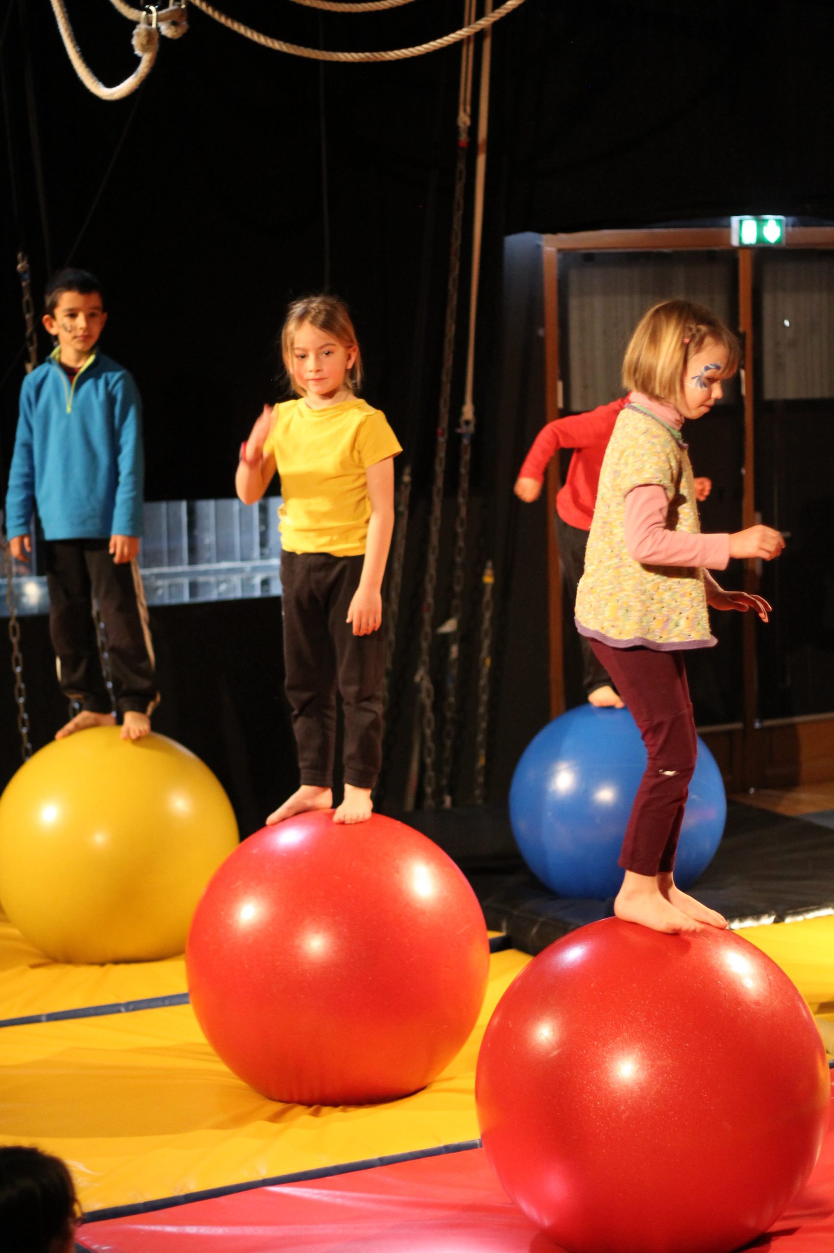 Activités Enfants – École et Compagnie de Cirque